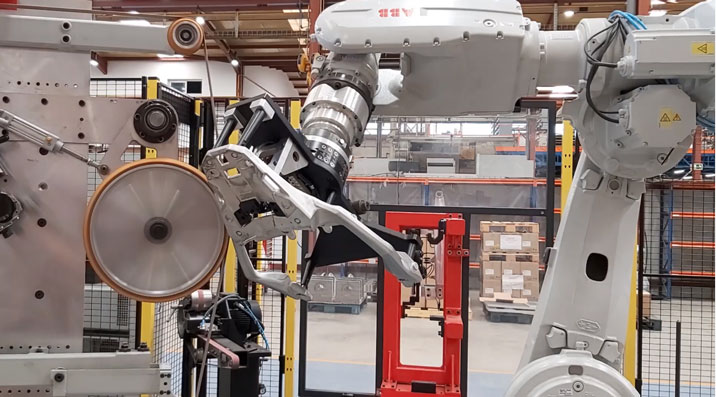 Delivery of robotic cell for deburring and deflashing of alluminium ...